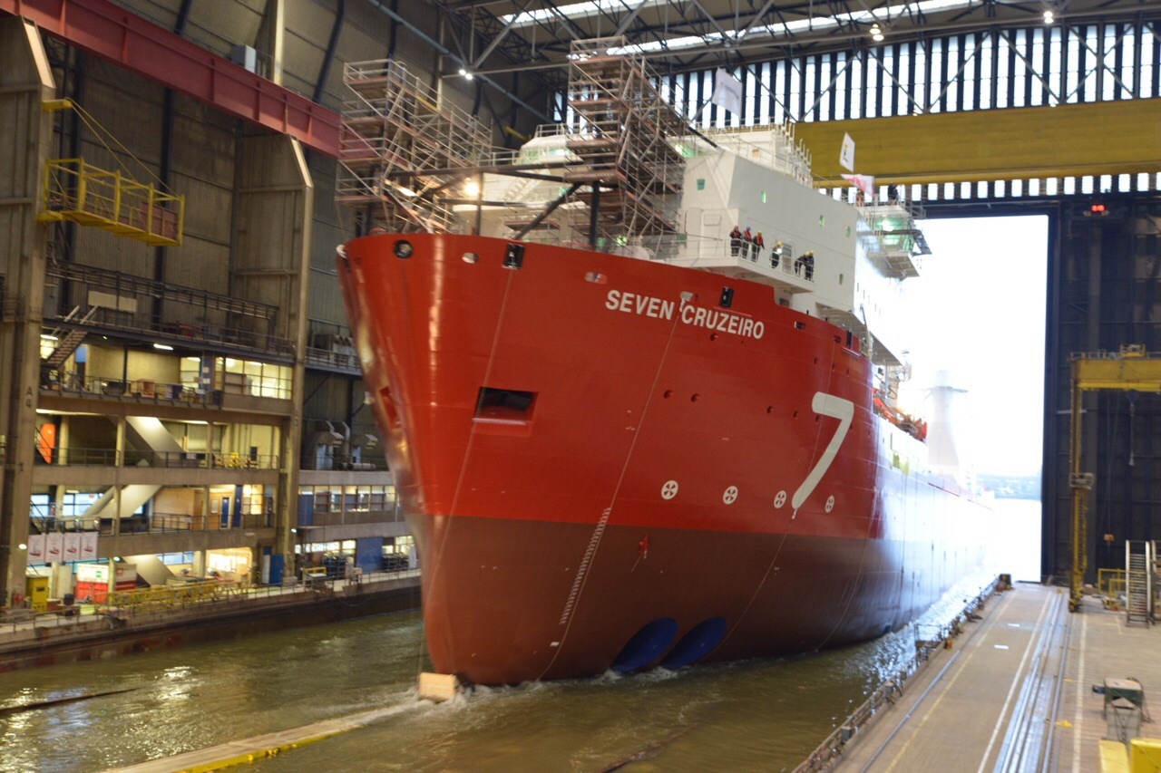 SEVEN CRUZEIRO - IHC 735 - Holland Marine Lifts