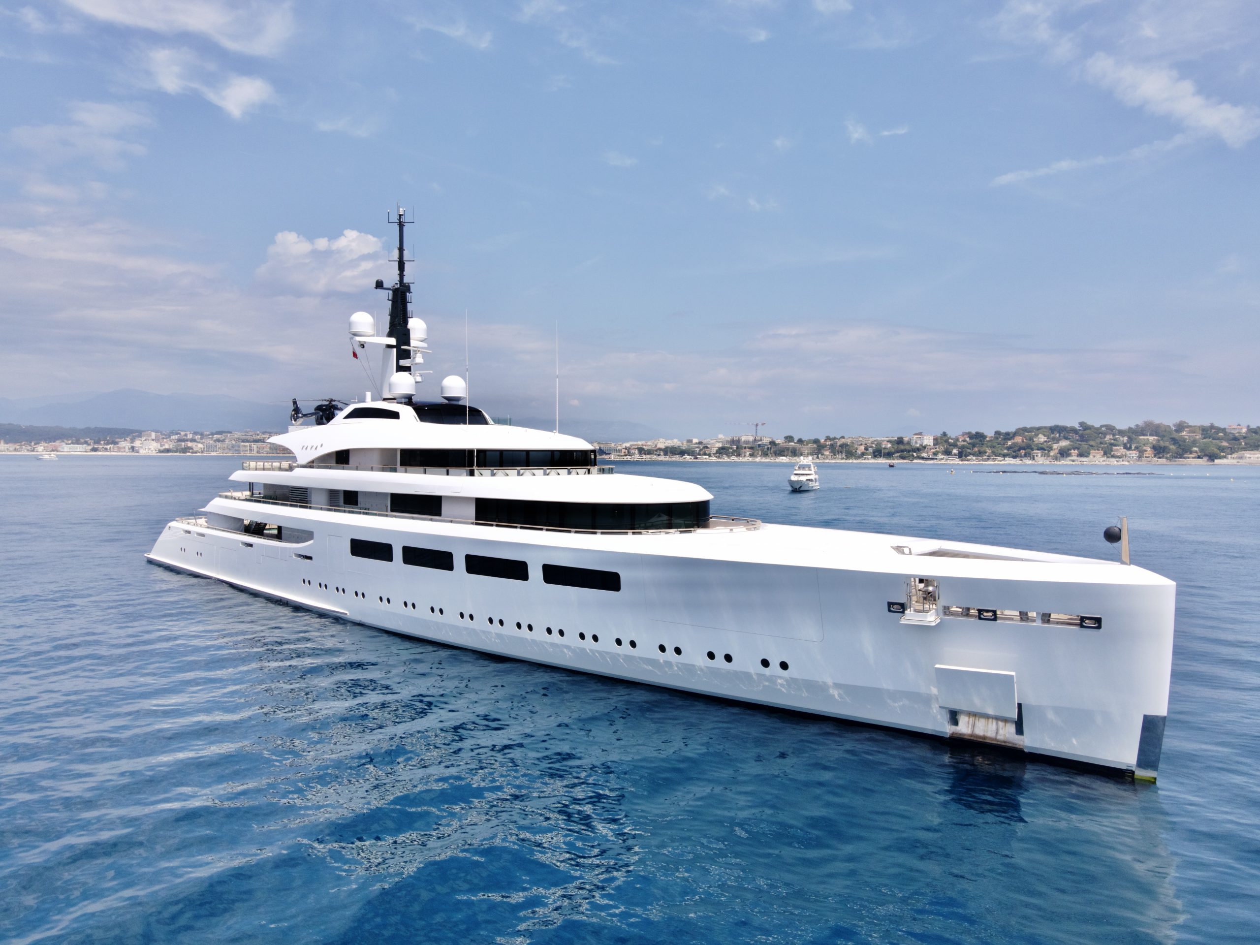 MY VAVA II – DEVONPORT - Holland Marine Lifts