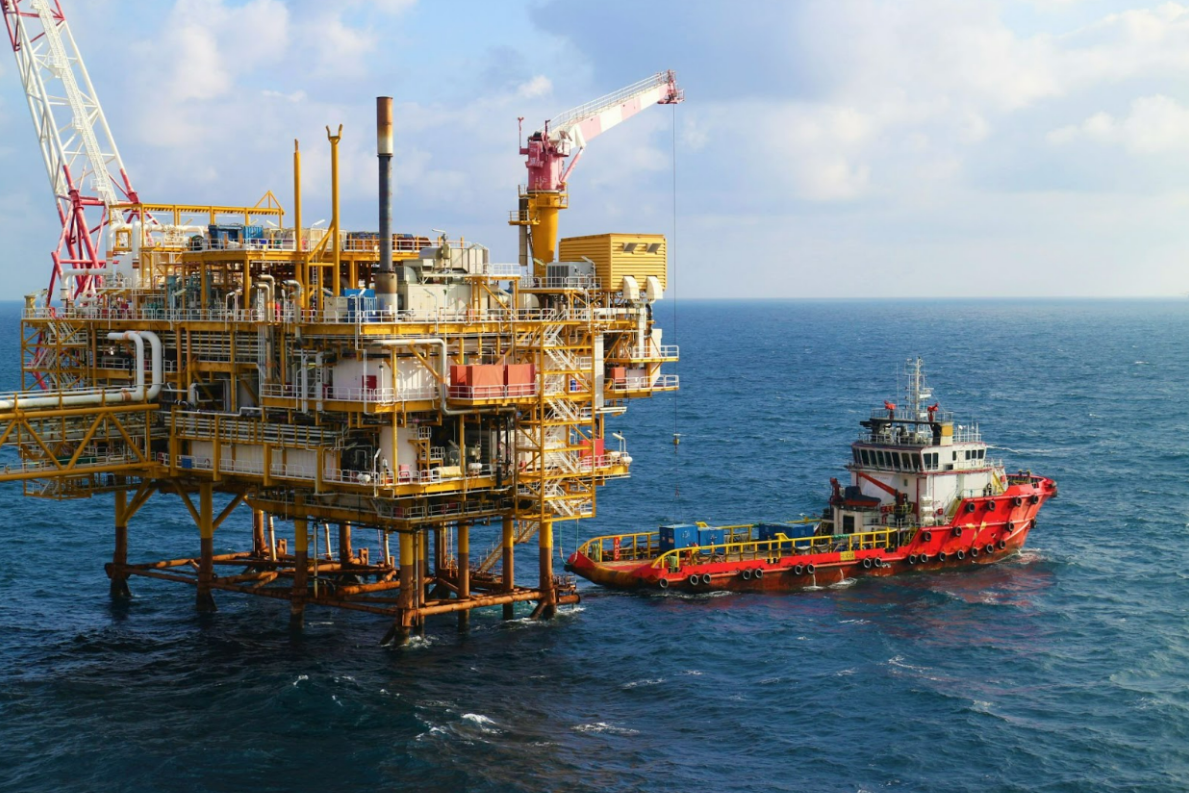 Cargo Platform Lifts for 10ft Containers | Holland Marine Lifts